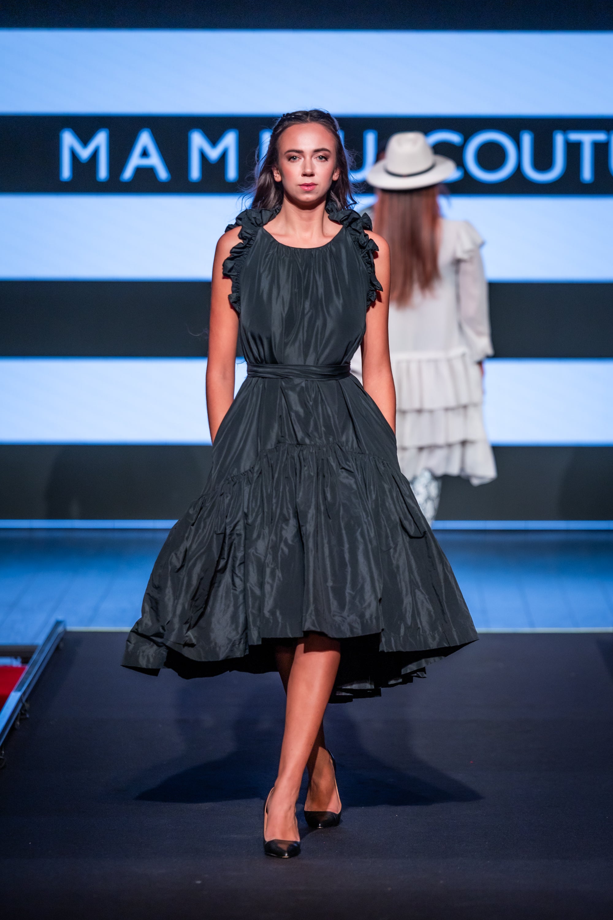 Taftist kleit Isabella - midi, must